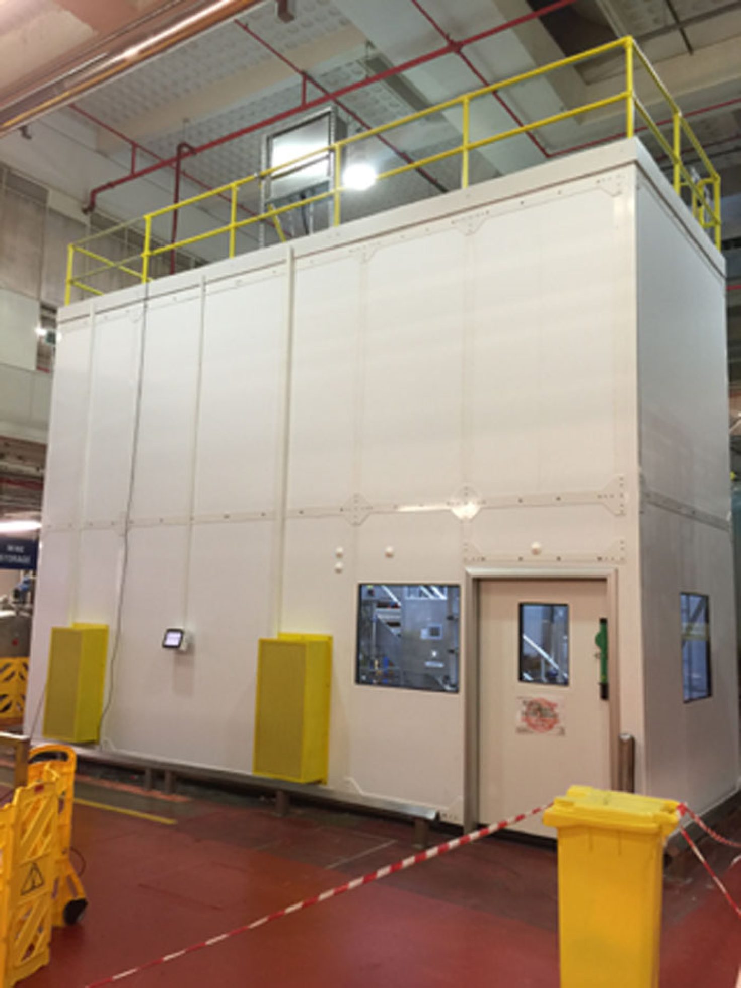 ISO 8 Monobloc Partition System with HEPA-lite™ Canopy