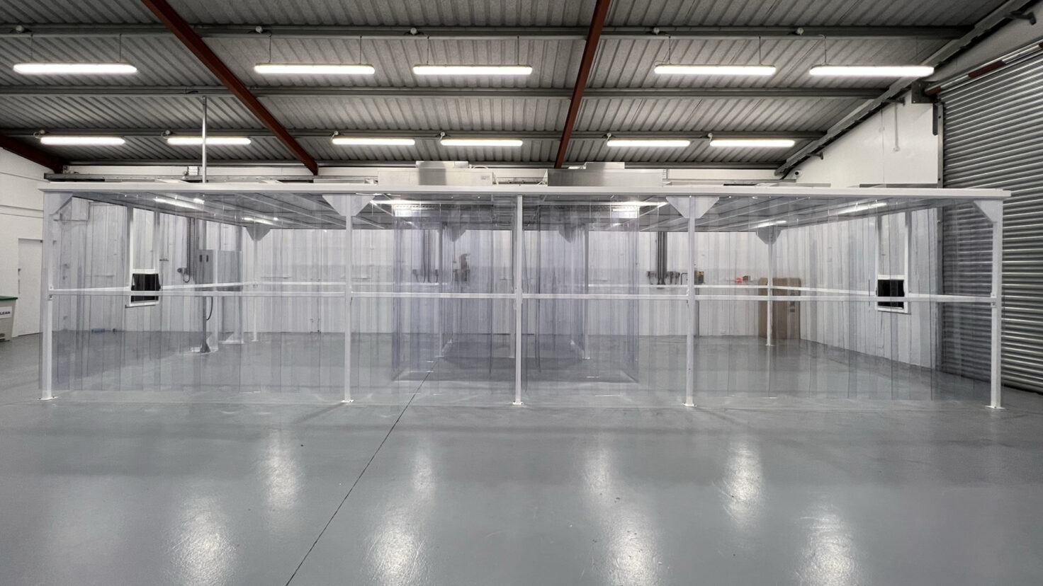 High-purity pipe fabrication cleanroom with ISO4 pods