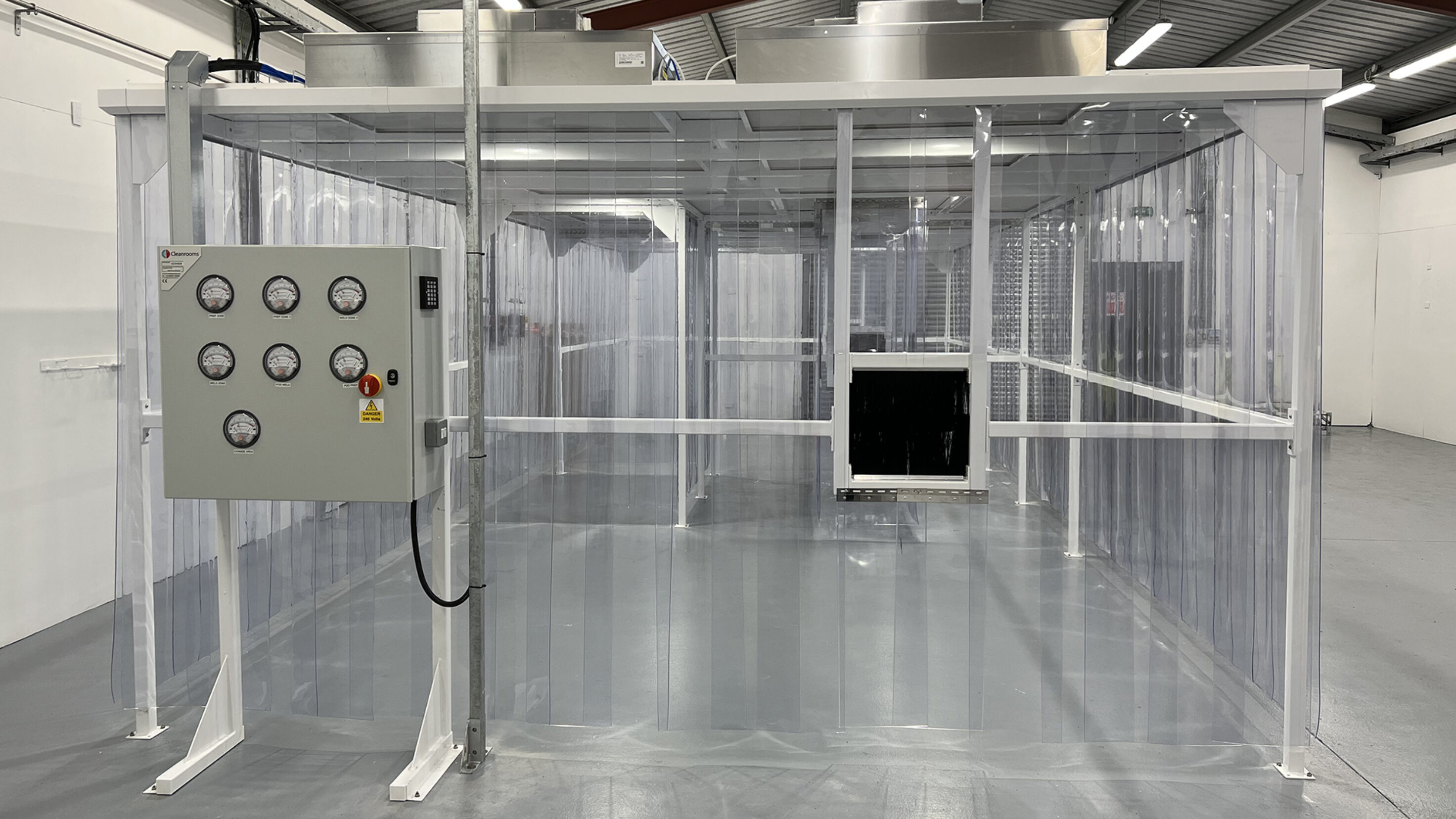 High-purity pipe fabrication cleanroom with ISO4 pods