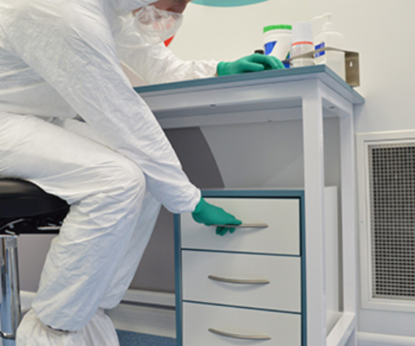 C2C and Sealwise Create New Cleanroom Furniture Range
