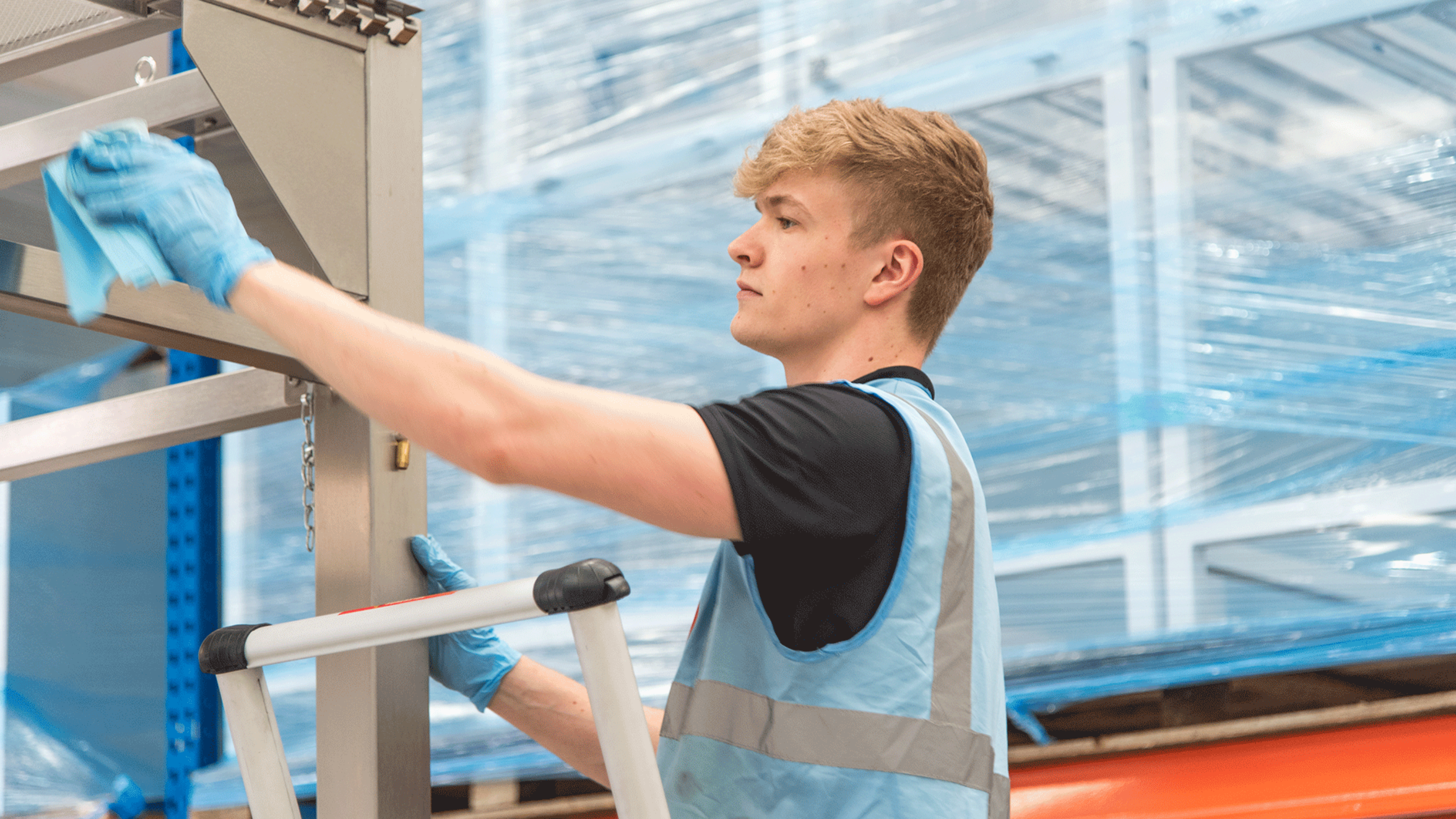 Cleanrooms for the manufacture of particle accelerators