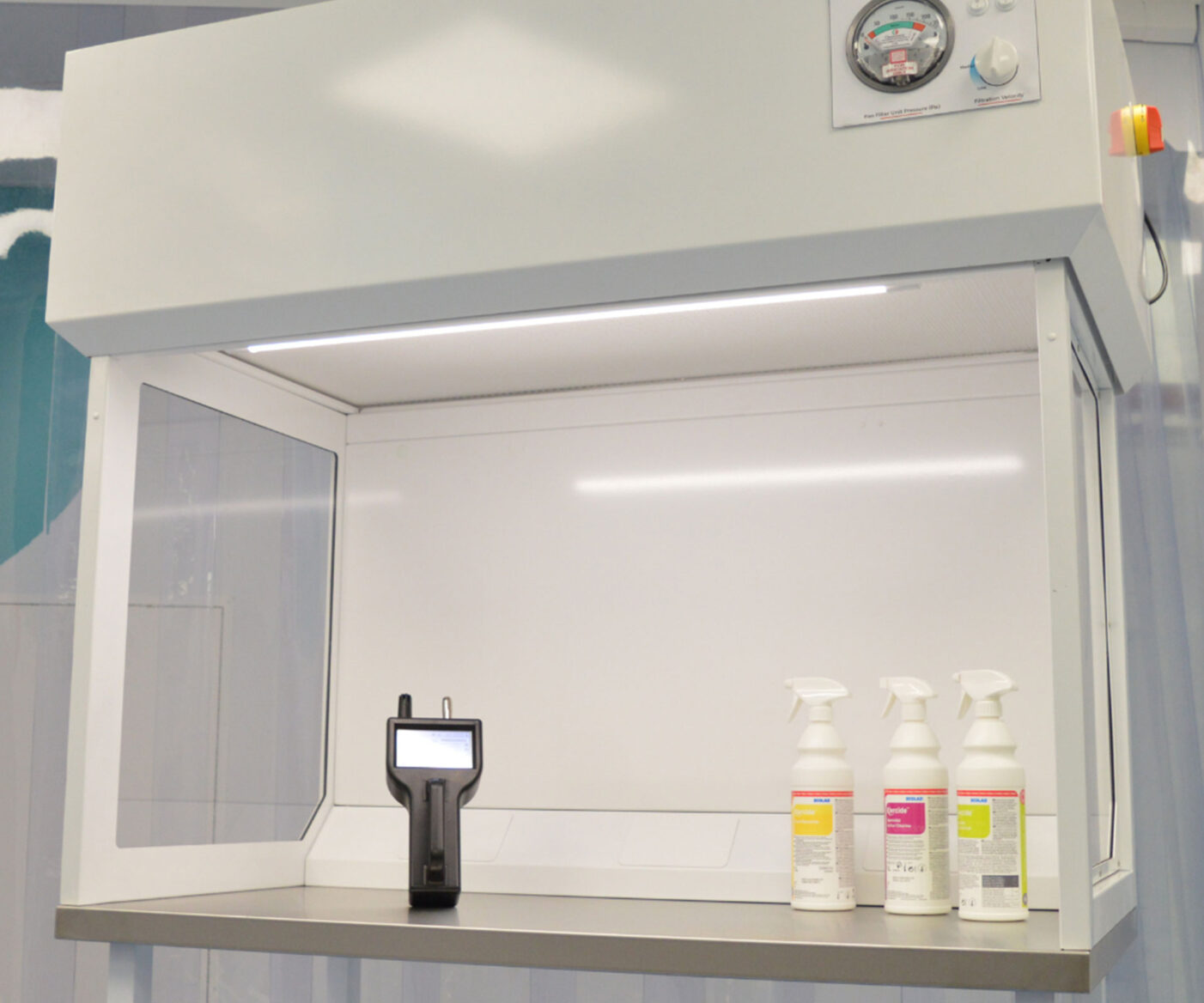 Horizontal vs Vertical Laminar Flow Cabinets | Cleanrooms